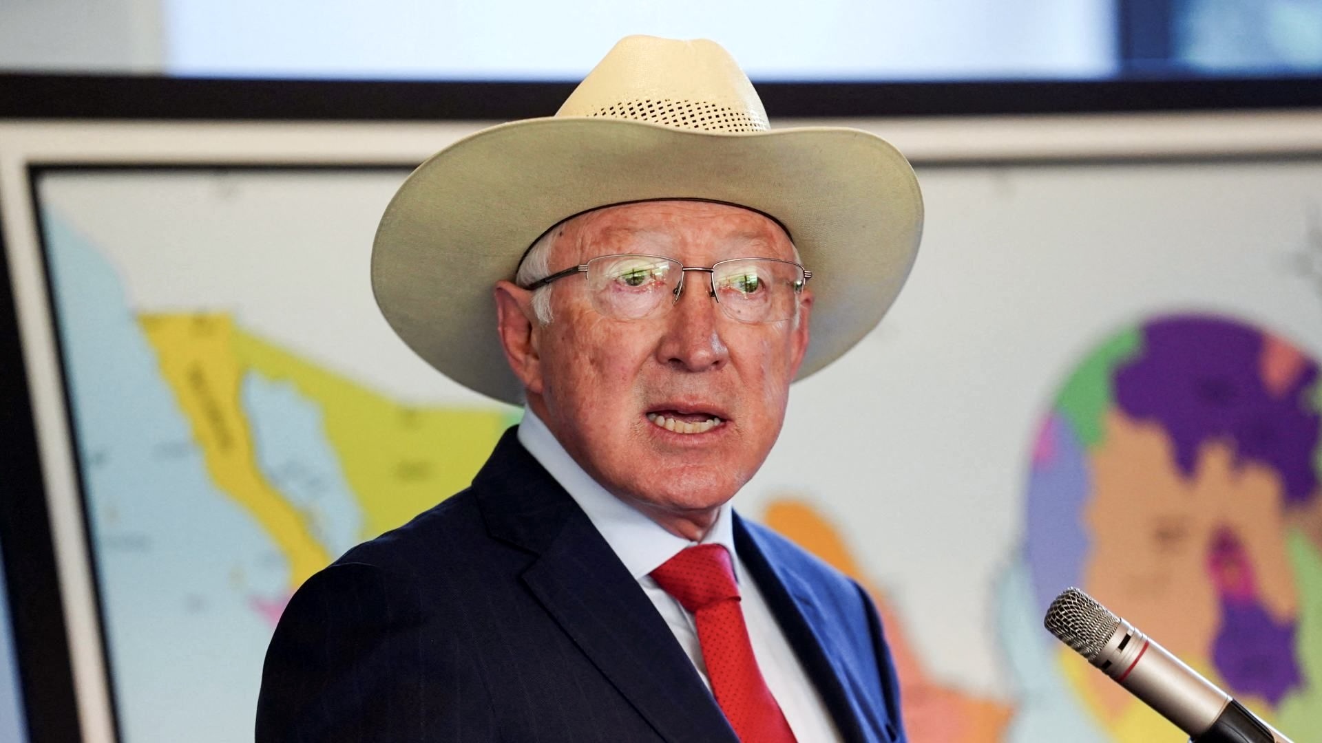 Ken Salazar advierte sobre la relación entre seguridad y migración en ...